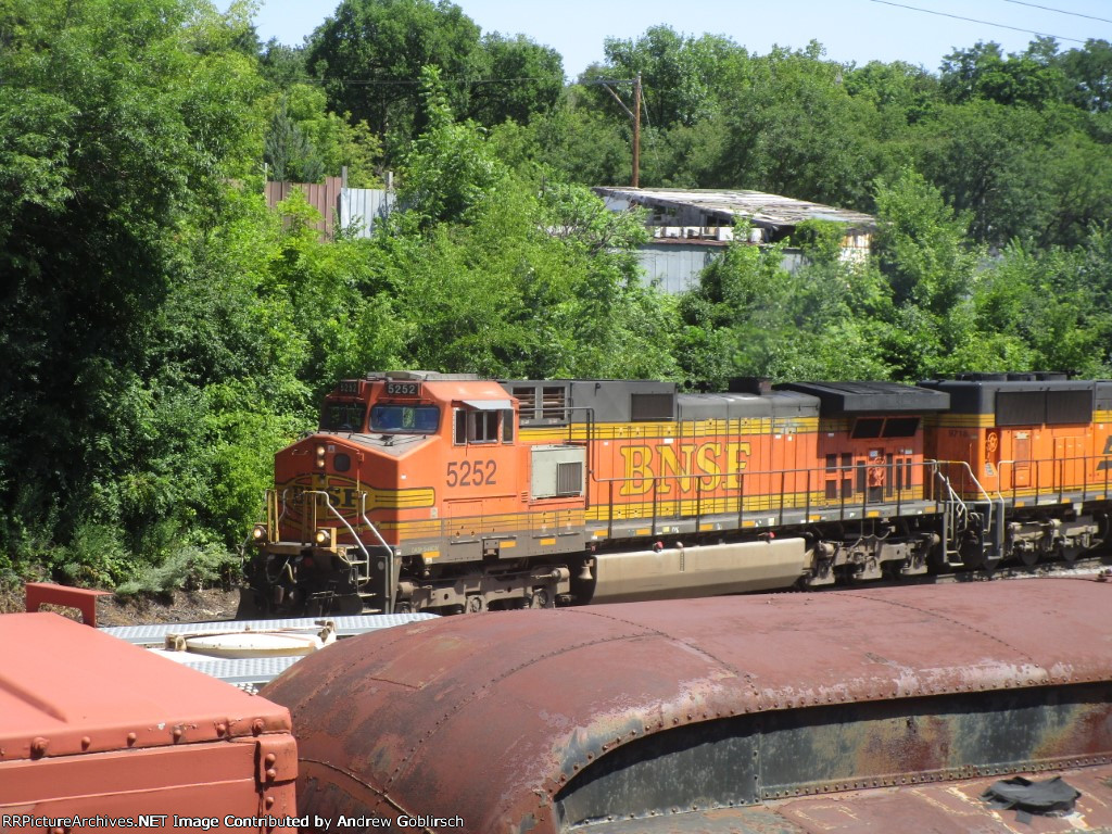 BNSF 5252